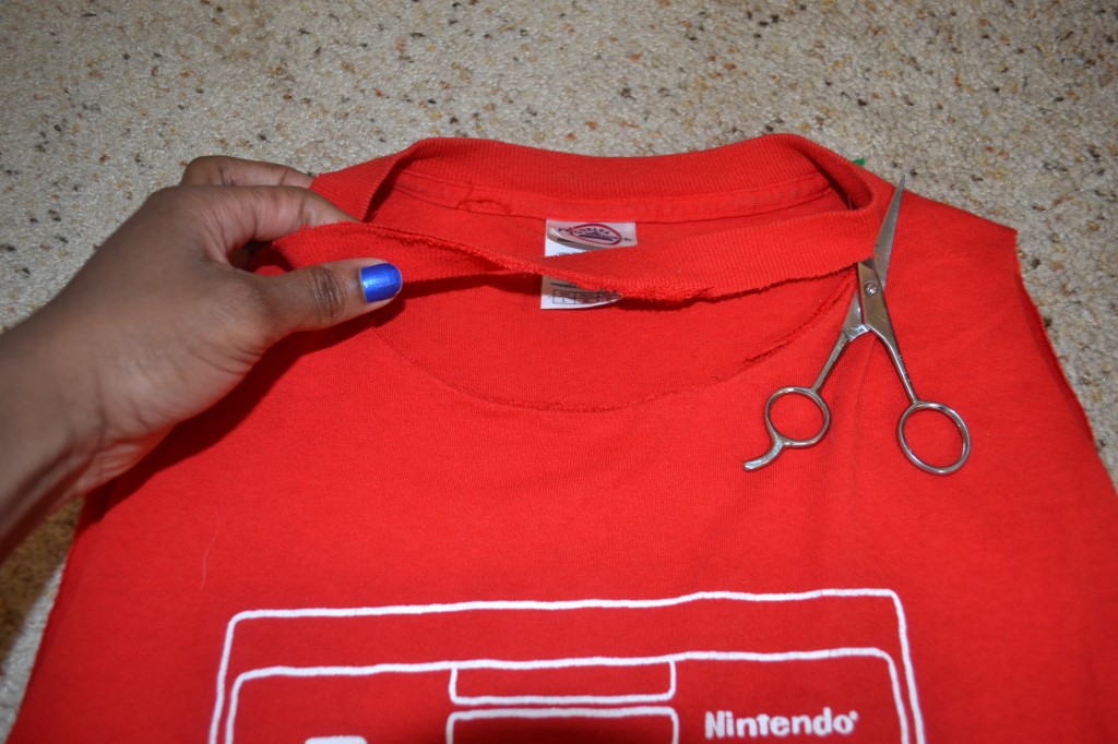How To Cut An Oversize T shirt Looking Fly On A Dime